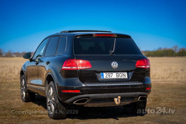 Melns Volkswagen Touareg 2012 Pērnava, ar dzinēja tilpumu 3.00 L un nobraukumu 407 tūkst. km par 10999 €, foto 8 vietnē AUTOMOTO.COM.LV