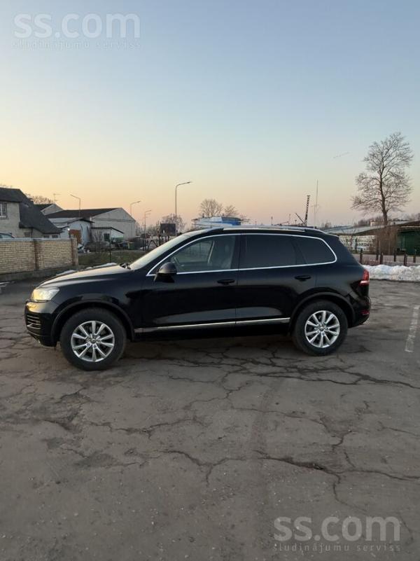 Melns Volkswagen Touareg 2012 Jelgava, ar dzinēja tilpumu 3.00 L un nobraukumu 330 tūkst. km par 13300 €, foto 10 vietnē AUTOMOTO.COM.LV
