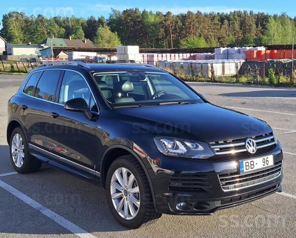 Melns Volkswagen Touareg 2012 Rīga, ar dzinēja tilpumu 3.00 L un nobraukumu 282 tūkst. km par 11400 €, foto 1 vietnē AUTOMOTO.COM.LV