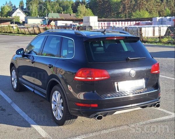 Melns Volkswagen Touareg 2012 Rīga, ar dzinēja tilpumu 3.00 L un nobraukumu 282 tūkst. km par 11400 €, foto 2 vietnē AUTOMOTO.COM.LV