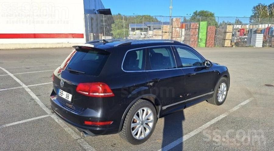 Black Volkswagen Touareg 2012 in Riga, with an engine capacity of 3.00 L and mileage of 282 thousand km for 11400 €, photo 4 on AUTOMOTO.COM.LV