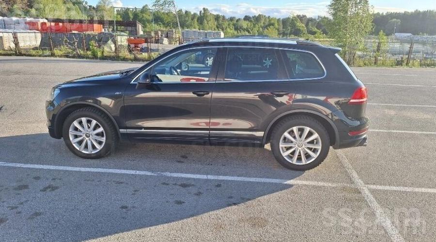 Black Volkswagen Touareg 2012 in Riga, with an engine capacity of 3.00 L and mileage of 282 thousand km for 11400 €, photo 5 on AUTOMOTO.COM.LV