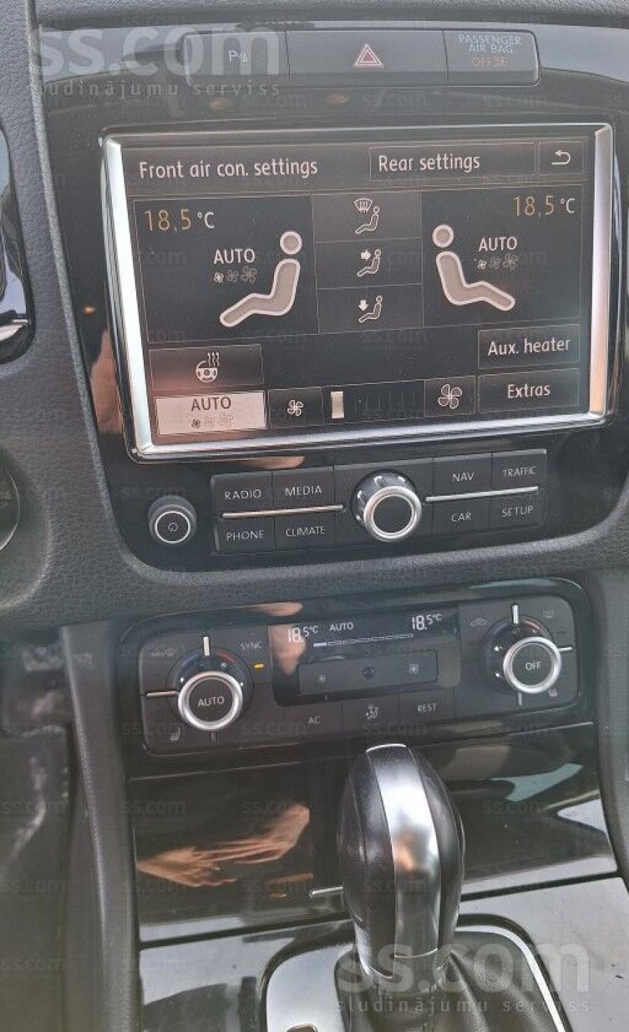 Black Volkswagen Touareg 2012 in Riga, with an engine capacity of 3.00 L and mileage of 282 thousand km for 11400 €, photo 7 on AUTOMOTO.COM.LV