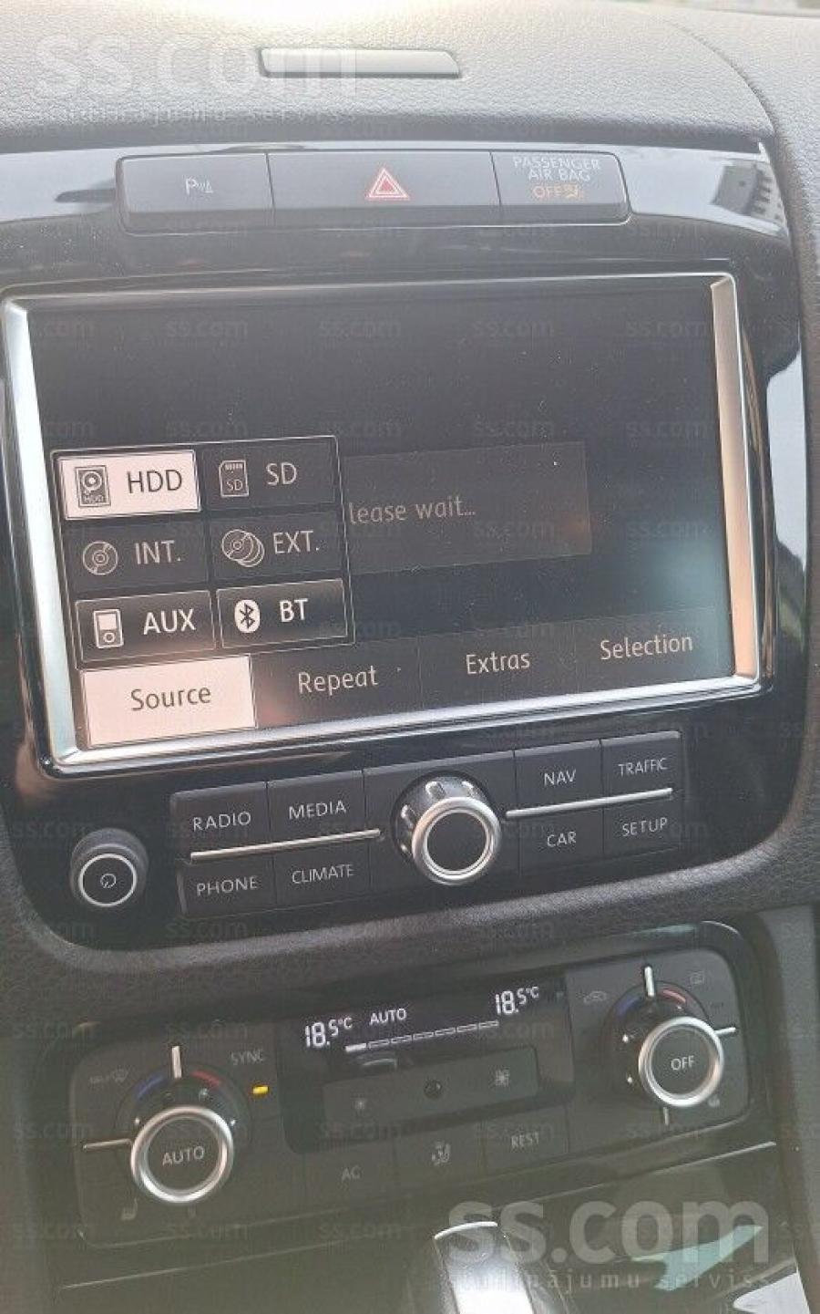 Black Volkswagen Touareg 2012 in Riga, with an engine capacity of 3.00 L and mileage of 282 thousand km for 11400 €, photo 8 on AUTOMOTO.COM.LV