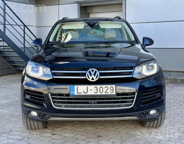 Melns Volkswagen Touareg 2012 Rīga, ar dzinēja tilpumu 3.00 L un nobraukumu 394 tūkst. km par 8990 €, foto 2 vietnē AUTOMOTO.COM.LV