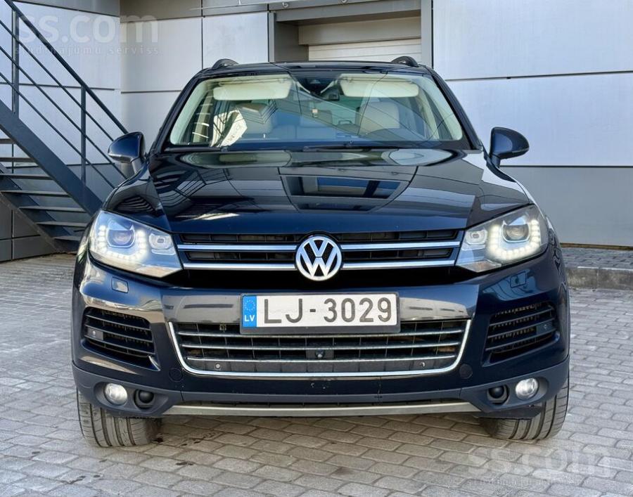 Melns Volkswagen Touareg 2012 Rīga, ar dzinēja tilpumu 3.00 L un nobraukumu 394 tūkst. km par 8350 €, foto 3 vietnē AUTOMOTO.COM.LV