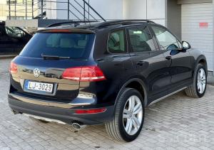 Melns Volkswagen Touareg 2012 Rīga, ar dzinēja tilpumu 3.00 L un nobraukumu 394 tūkst. km par 8350 €, foto 6 vietnē AUTOMOTO.COM.LV