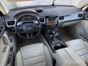 Melns Volkswagen Touareg 2012 Rīga, ar dzinēja tilpumu 3.00 L un nobraukumu 394 tūkst. km par 8350 €, foto 8 vietnē AUTOMOTO.COM.LV