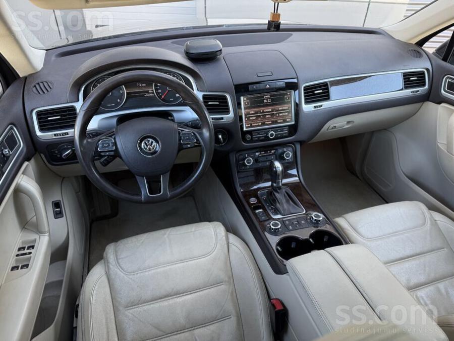 Melns Volkswagen Touareg 2012 Rīga, ar dzinēja tilpumu 3.00 L un nobraukumu 394 tūkst. km par 8350 €, foto 8 vietnē AUTOMOTO.COM.LV