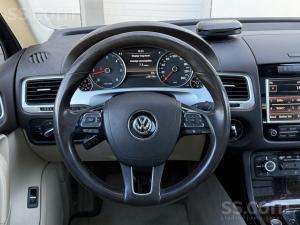 Melns Volkswagen Touareg 2012 Rīga, ar dzinēja tilpumu 3.00 L un nobraukumu 394 tūkst. km par 8350 €, foto 9 vietnē AUTOMOTO.COM.LV