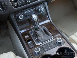Melns Volkswagen Touareg 2012 Rīga, ar dzinēja tilpumu 3.00 L un nobraukumu 394 tūkst. km par 8350 €, foto 17 vietnē AUTOMOTO.COM.LV
