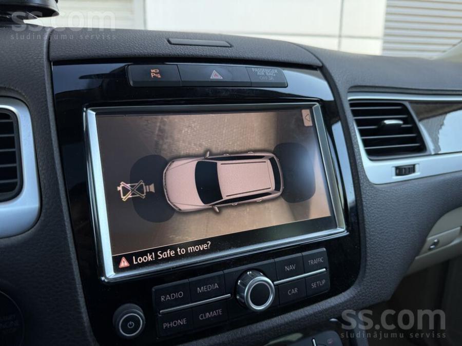 Melns Volkswagen Touareg 2012 Rīga, ar dzinēja tilpumu 3.00 L un nobraukumu 394 tūkst. km par 8350 €, foto 18 vietnē AUTOMOTO.COM.LV