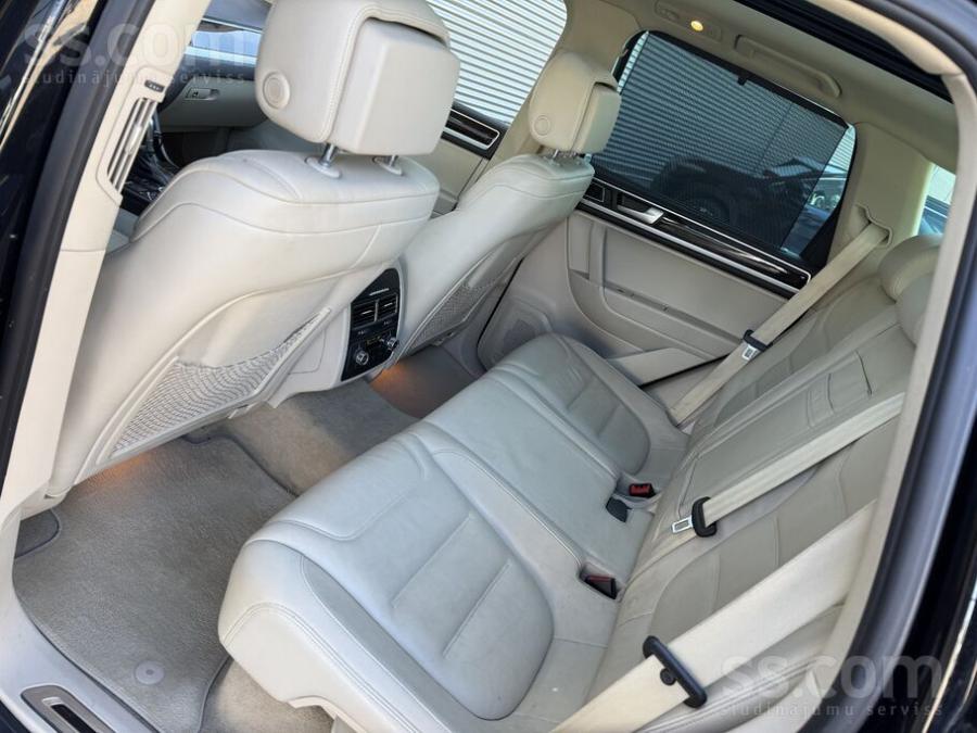 Melns Volkswagen Touareg 2012 Rīga, ar dzinēja tilpumu 3.00 L un nobraukumu 394 tūkst. km par 8350 €, foto 20 vietnē AUTOMOTO.COM.LV