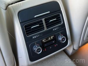 Melns Volkswagen Touareg 2012 Rīga, ar dzinēja tilpumu 3.00 L un nobraukumu 394 tūkst. km par 8350 €, foto 22 vietnē AUTOMOTO.COM.LV