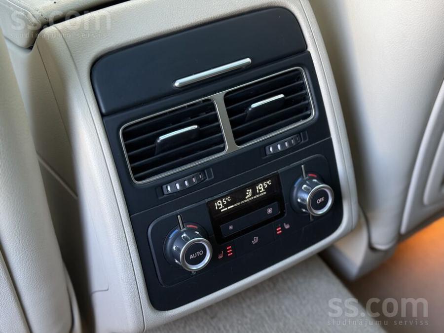 Melns Volkswagen Touareg 2012 Rīga, ar dzinēja tilpumu 3.00 L un nobraukumu 394 tūkst. km par 8350 €, foto 22 vietnē AUTOMOTO.COM.LV