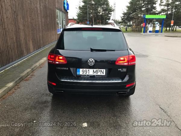 Melns Volkswagen Touareg 2012 Tallina, ar dzinēja tilpumu 3.00 L un nobraukumu 245 tūkst. km par 10900 €, foto 3 vietnē AUTOMOTO.COM.LV