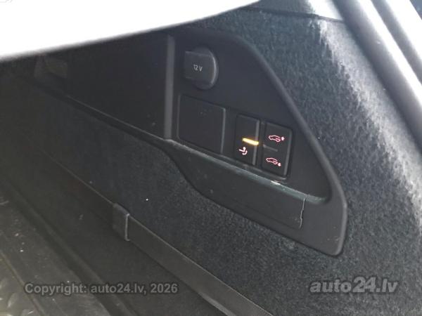 Melns Volkswagen Touareg 2012 Tallina, ar dzinēja tilpumu 3.00 L un nobraukumu 245 tūkst. km par 10900 €, foto 7 vietnē AUTOMOTO.COM.LV