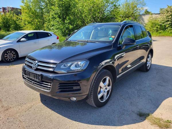 Melns Volkswagen Touareg 2012 Alīta, ar dzinēja tilpumu 3.00 L un nobraukumu 269 tūkst. km par 6650 €, foto 1 vietnē AUTOMOTO.COM.LV