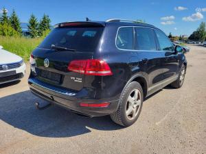 Melns Volkswagen Touareg 2012 Alīta, ar dzinēja tilpumu 3.00 L un nobraukumu 269 tūkst. km par 6650 €, foto 4 vietnē AUTOMOTO.COM.LV