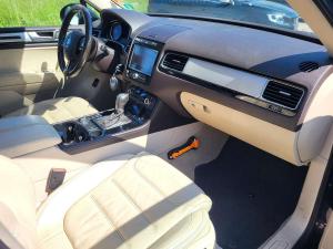 Melns Volkswagen Touareg 2012 Alīta, ar dzinēja tilpumu 3.00 L un nobraukumu 269 tūkst. km par 6650 €, foto 9 vietnē AUTOMOTO.COM.LV