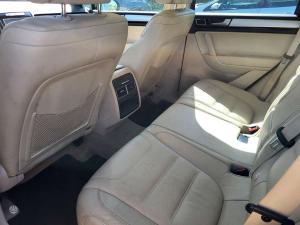 Melns Volkswagen Touareg 2012 Alīta, ar dzinēja tilpumu 3.00 L un nobraukumu 269 tūkst. km par 6650 €, foto 12 vietnē AUTOMOTO.COM.LV