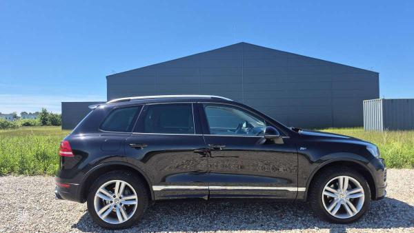 Melns Volkswagen Touareg 2012 Klaipėda, ar dzinēja tilpumu 2.97 L un nobraukumu 398 tūkst. km par 7799 €, foto 5 vietnē AUTOMOTO.COM.LV