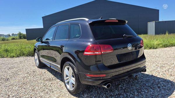 Melns Volkswagen Touareg 2012 Klaipėda, ar dzinēja tilpumu 2.97 L un nobraukumu 398 tūkst. km par 7799 €, foto 7 vietnē AUTOMOTO.COM.LV