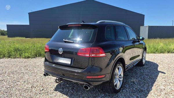 Melns Volkswagen Touareg 2012 Klaipėda, ar dzinēja tilpumu 2.97 L un nobraukumu 398 tūkst. km par 7799 €, foto 9 vietnē AUTOMOTO.COM.LV