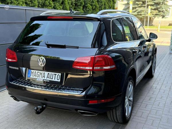 Black Volkswagen Touareg 2012 in Marijampole, with an engine capacity of 2.97 L and mileage of 278 thousand km for 13850 €, photo 7 on AUTOMOTO.COM.LV