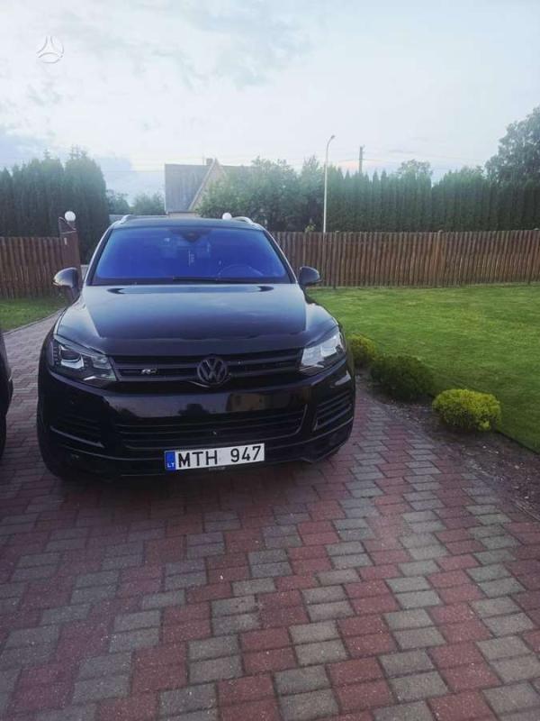 Melns Volkswagen Touareg 2012 Viļņa, ar dzinēja tilpumu 3.00 L un nobraukumu 309 tūkst. km par 9999 €, foto 2 vietnē AUTOMOTO.COM.LV