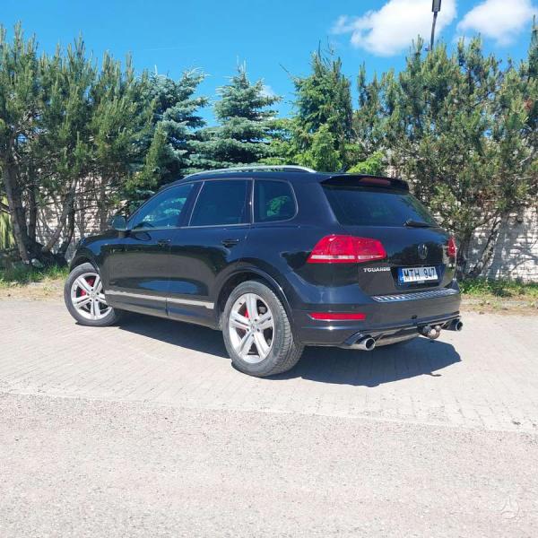 Melns Volkswagen Touareg 2012 Viļņa, ar dzinēja tilpumu 3.00 L un nobraukumu 309 tūkst. km par 9999 €, foto 4 vietnē AUTOMOTO.COM.LV
