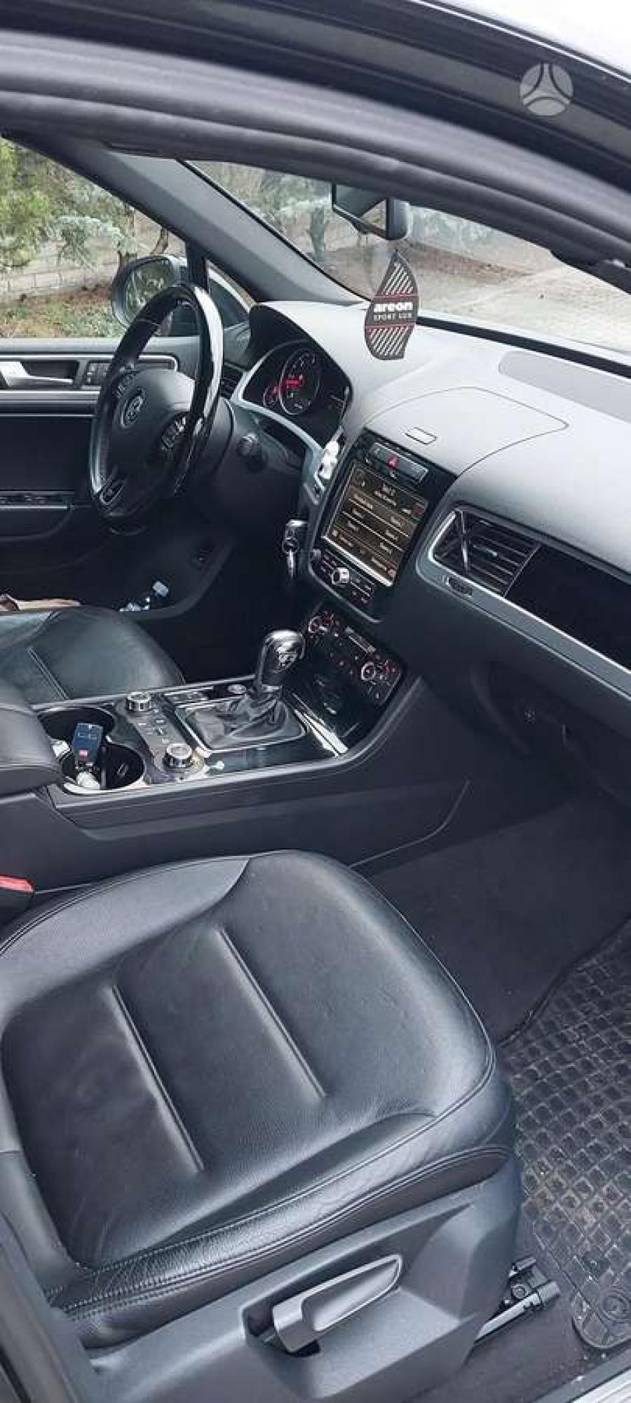 Melns Volkswagen Touareg 2012 Viļņa, ar dzinēja tilpumu 3.00 L un nobraukumu 309 tūkst. km par 9999 €, foto 7 vietnē AUTOMOTO.COM.LV