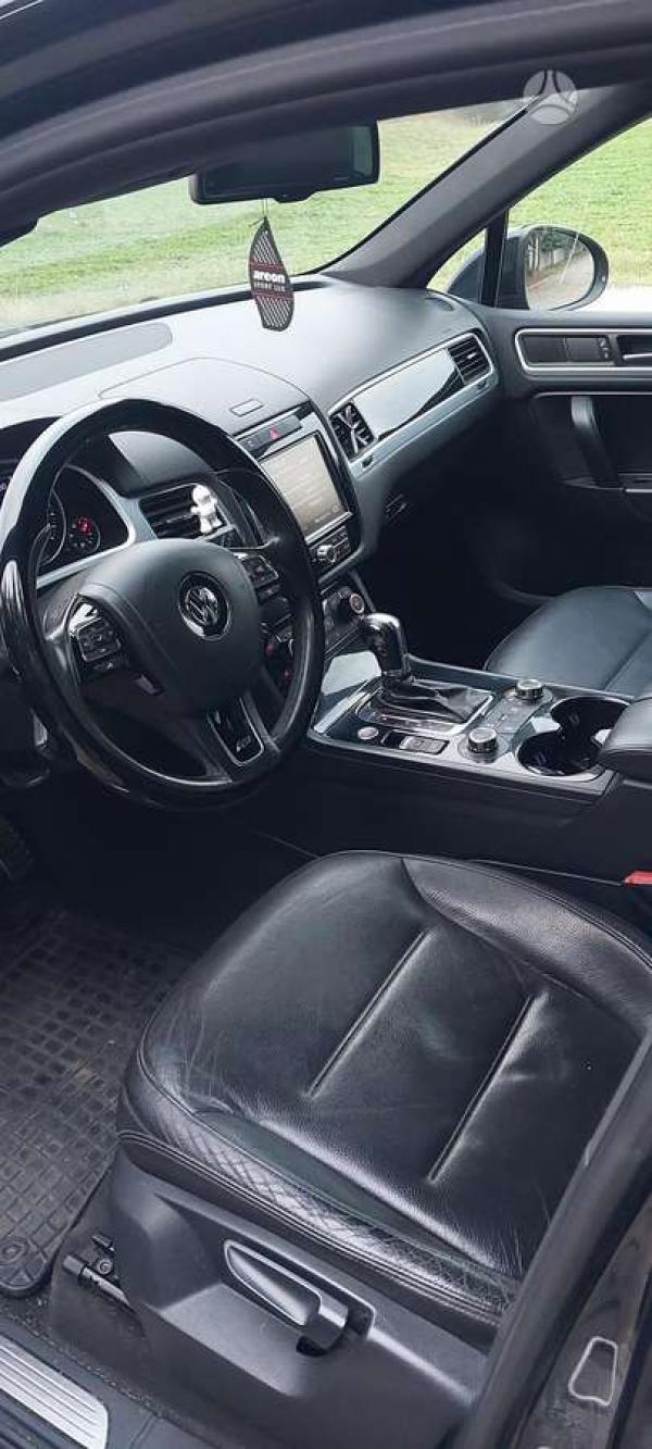 Melns Volkswagen Touareg 2012 Viļņa, ar dzinēja tilpumu 3.00 L un nobraukumu 309 tūkst. km par 9999 €, foto 7 vietnē AUTOMOTO.COM.LV