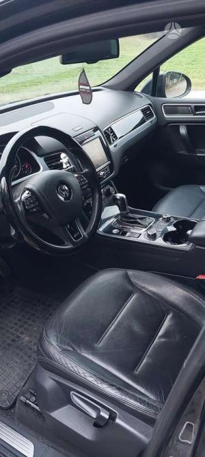 Melns Volkswagen Touareg 2012 Viļņa, ar dzinēja tilpumu 3.00 L un nobraukumu 309 tūkst. km par 9999 €, foto 8 vietnē AUTOMOTO.COM.LV