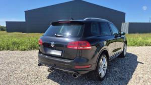 Melns Volkswagen Touareg 2012 Klaipėda, ar dzinēja tilpumu 2.97 L un nobraukumu 399 tūkst. km par 7650 €, foto 5 vietnē AUTOMOTO.COM.LV