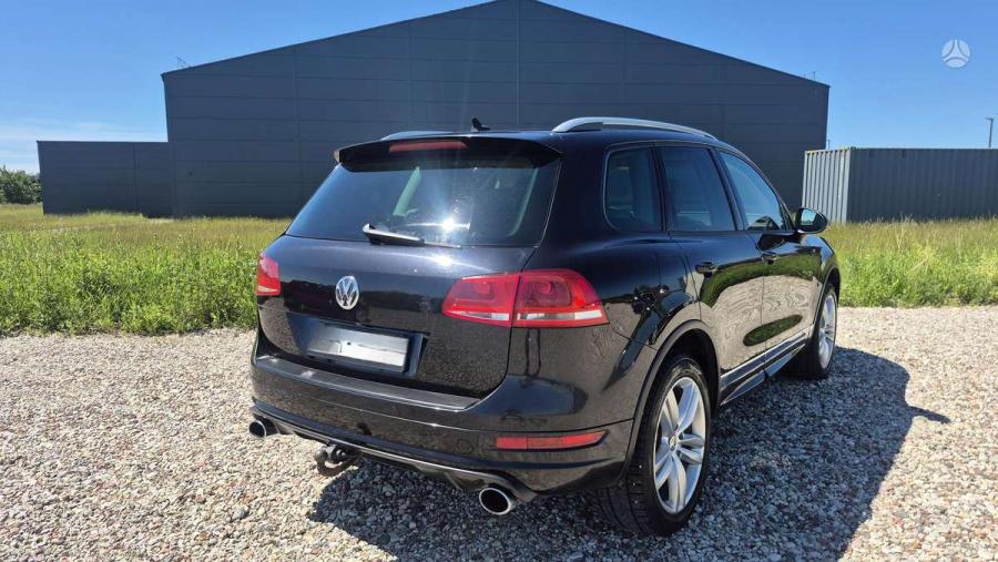 Melns Volkswagen Touareg 2012 Klaipėda, ar dzinēja tilpumu 2.97 L un nobraukumu 399 tūkst. km par 7650 €, foto 5 vietnē AUTOMOTO.COM.LV