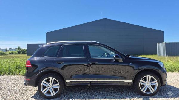 Melns Volkswagen Touareg 2012 Klaipėda, ar dzinēja tilpumu 2.97 L un nobraukumu 399 tūkst. km par 7650 €, foto 5 vietnē AUTOMOTO.COM.LV