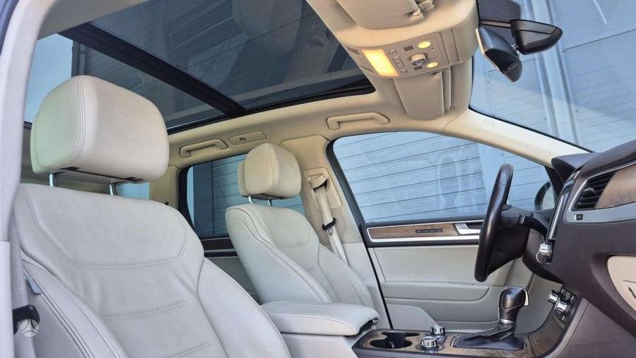 Melns Volkswagen Touareg 2012 Klaipėda, ar dzinēja tilpumu 2.97 L un nobraukumu 399 tūkst. km par 7650 €, foto 20 vietnē AUTOMOTO.COM.LV