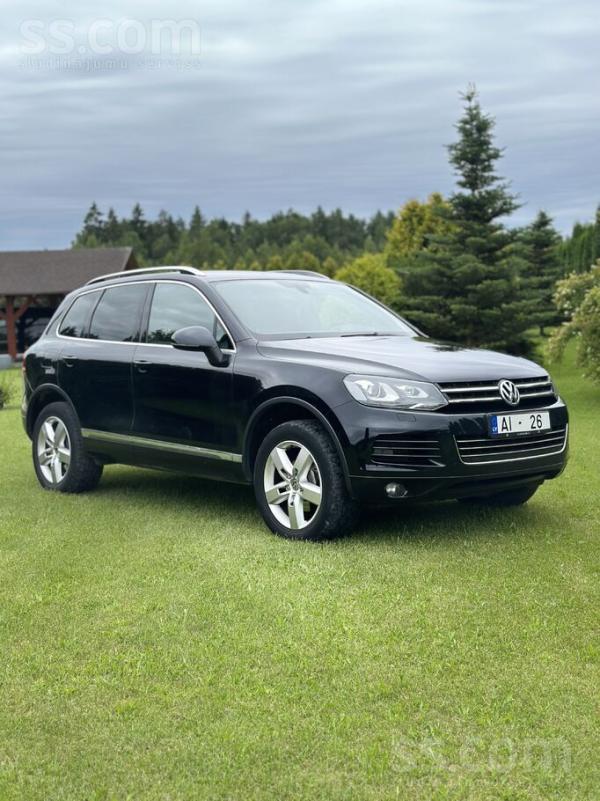 Black Volkswagen Touareg 2012 in Riga, with an engine capacity of 3.00 L and mileage of 226 thousand km for 12700 €, photo 1 on AUTOMOTO.COM.LV