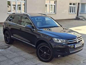 Black Volkswagen Touareg 2012 in Silute, with an engine capacity of 2.97 L and mileage of 325 thousand km for 8800 €, photo 4 on AUTOMOTO.COM.LV