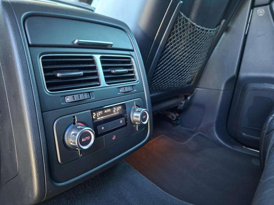 Black Volkswagen Touareg 2012 in Silute, with an engine capacity of 2.97 L and mileage of 325 thousand km for 8800 €, photo 30 on AUTOMOTO.COM.LV