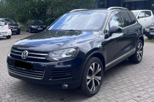 Black Volkswagen Touareg 2012 in Vilnius, with an engine capacity of 2.97 L and mileage of 306 thousand km for 10000 €, photo  on AUTOMOTO.COM.LV