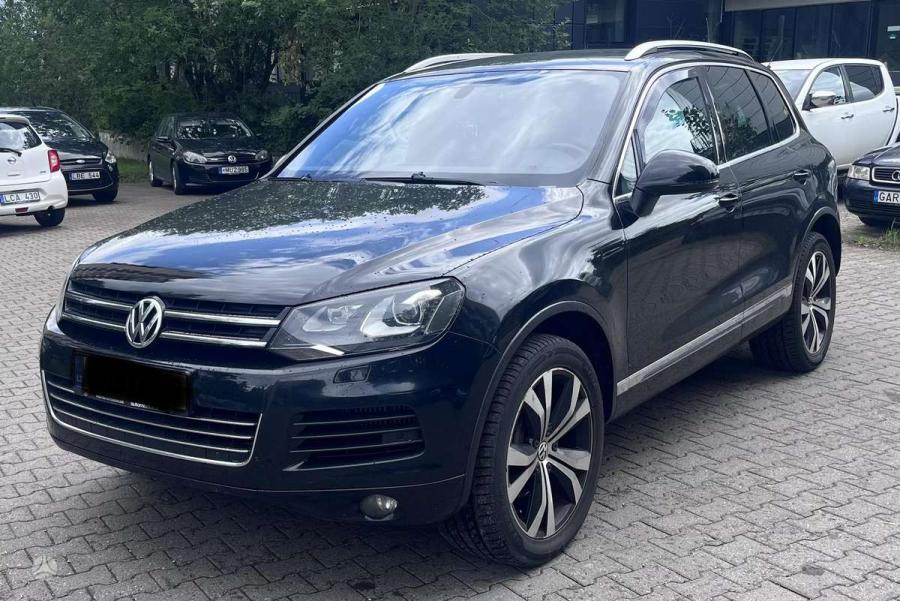 Melns Volkswagen Touareg 2012 Viļņa, ar dzinēja tilpumu 2.97 L un nobraukumu 306 tūkst. km par 10000 €, foto 1 vietnē AUTOMOTO.COM.LV