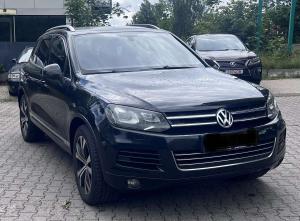Melns Volkswagen Touareg 2012 Viļņa, ar dzinēja tilpumu 2.97 L un nobraukumu 306 tūkst. km par 10000 €, foto 3 vietnē AUTOMOTO.COM.LV