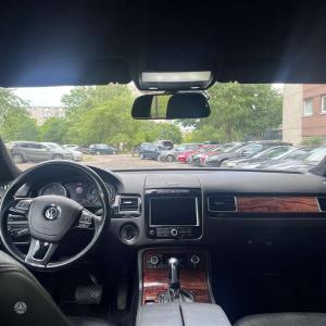 Melns Volkswagen Touareg 2012 Viļņa, ar dzinēja tilpumu 2.97 L un nobraukumu 306 tūkst. km par 10000 €, foto 6 vietnē AUTOMOTO.COM.LV
