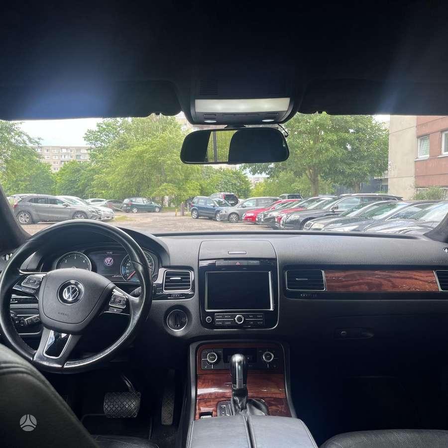 Melns Volkswagen Touareg 2012 Viļņa, ar dzinēja tilpumu 2.97 L un nobraukumu 306 tūkst. km par 10000 €, foto 6 vietnē AUTOMOTO.COM.LV