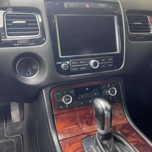 Melns Volkswagen Touareg 2012 Viļņa, ar dzinēja tilpumu 2.97 L un nobraukumu 306 tūkst. km par 10000 €, foto 8 vietnē AUTOMOTO.COM.LV