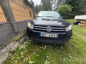 Black Volkswagen Touareg 2012 in Jurmala, with an engine capacity of 3.00 L and mileage of 293 thousand km for 9900 €, photo 4 on AUTOMOTO.COM.LV