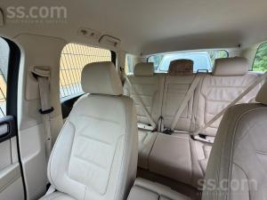 Black Volkswagen Touareg 2012 in Jurmala, with an engine capacity of 3.00 L and mileage of 293 thousand km for 9900 €, photo 6 on AUTOMOTO.COM.LV