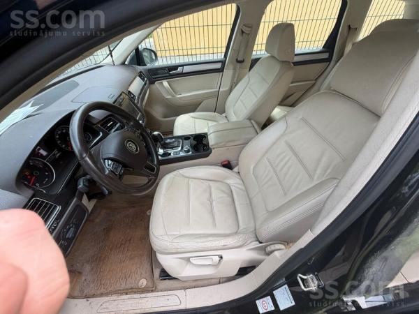 Melns Volkswagen Touareg 2012 Jūrmala, ar dzinēja tilpumu 3.00 L un nobraukumu 293 tūkst. km par 9900 €, foto 6 vietnē AUTOMOTO.COM.LV